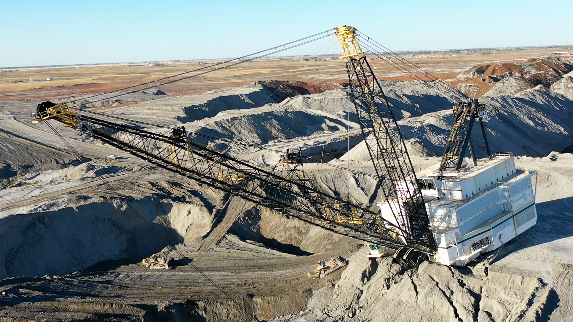 Coal mining dragline in peril after partial wall collapse below it ...