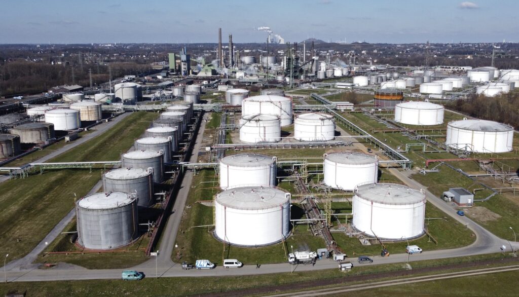 Crude oil tumbles on report that OPEC plus could hike production ... Crude oil tumbles on report that OPEC plus could hike production ...